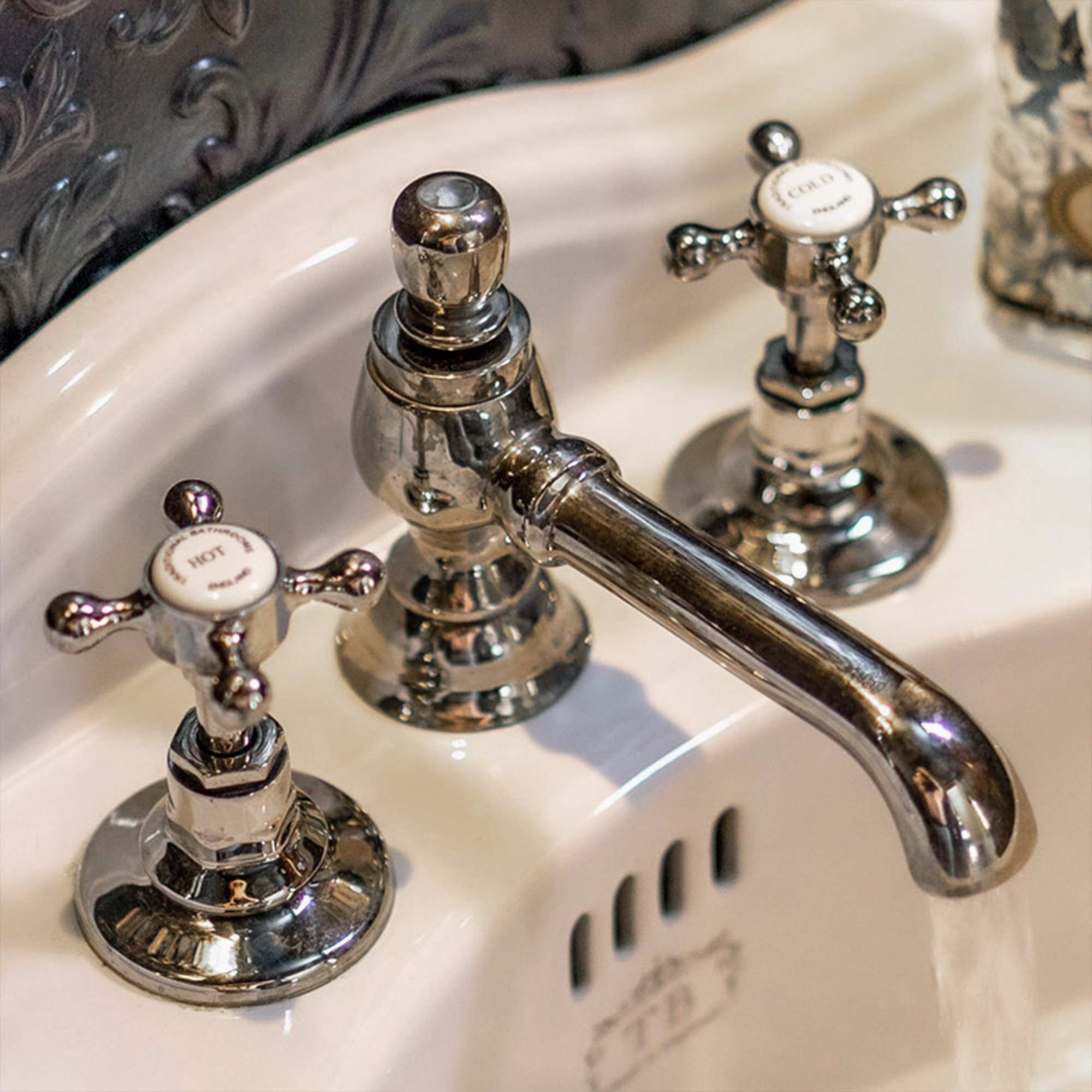 Vintage Stil WC Classic Style – TRADITIONAL BATHROOMS